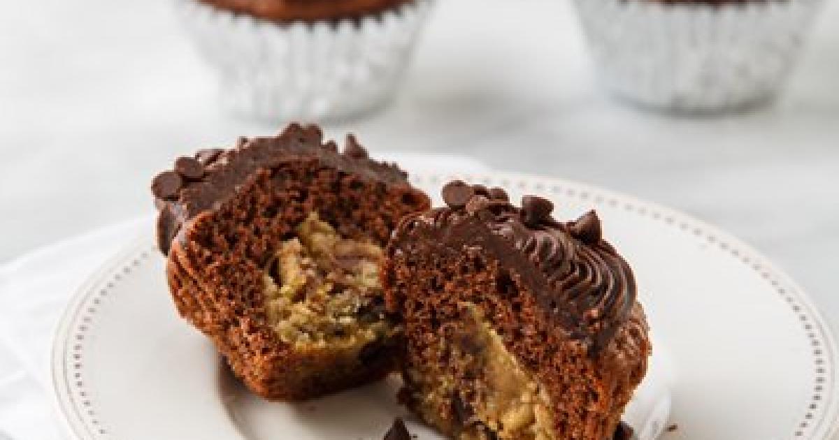 Surprise Prize Cupcakes | NESTLÉ® TOLL HOUSE®