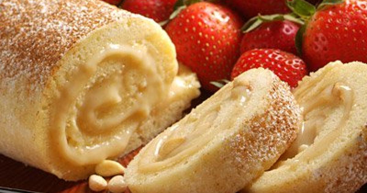 Lemon Custard-Filled Cake Roll | CARNATION® MILKS
