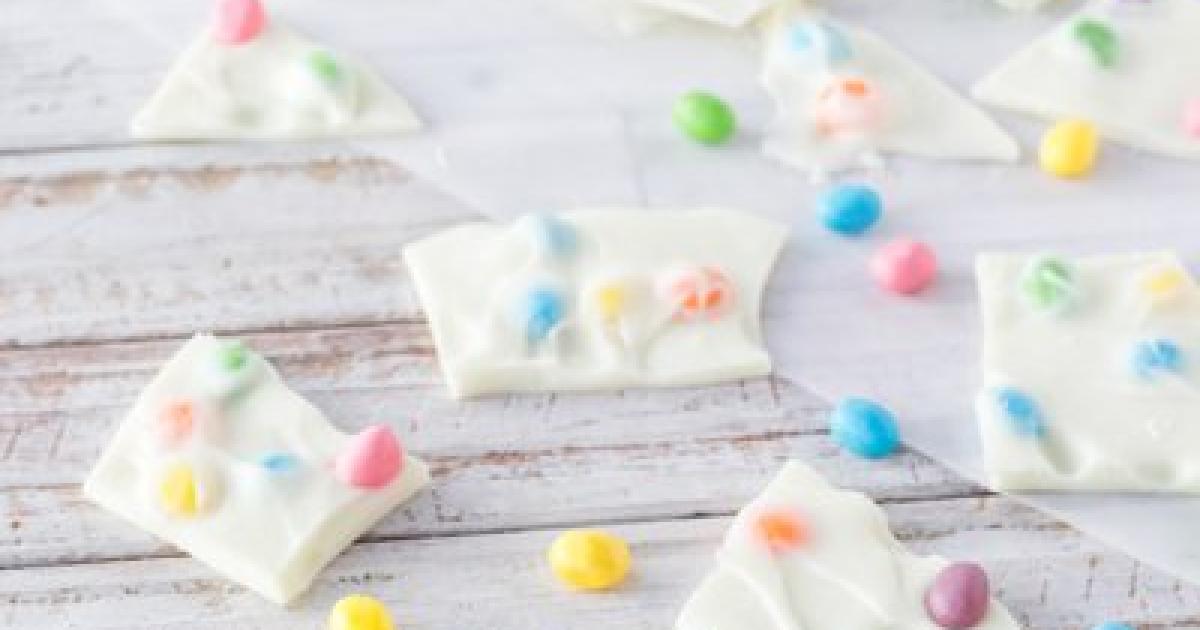 Dulce de Pascua con Frijolitos de Goma | Very Best Baking