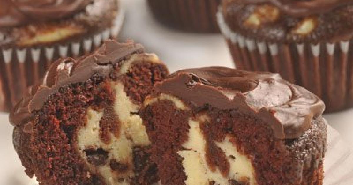 Chocolate Cheesecake Cupcakes | Very Best Baking