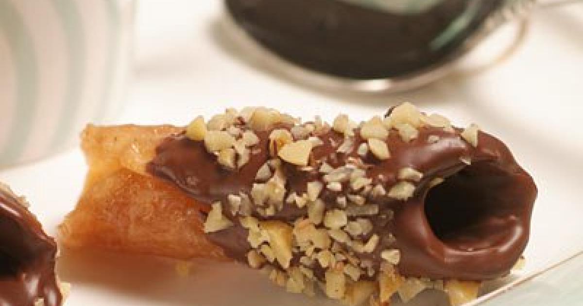 Chocolate Dipped Brandy Snaps | Very Best Baking